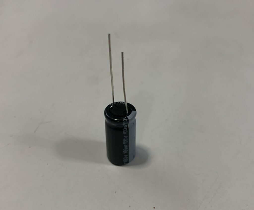 100MF 100V 105 – C.B.Electronics